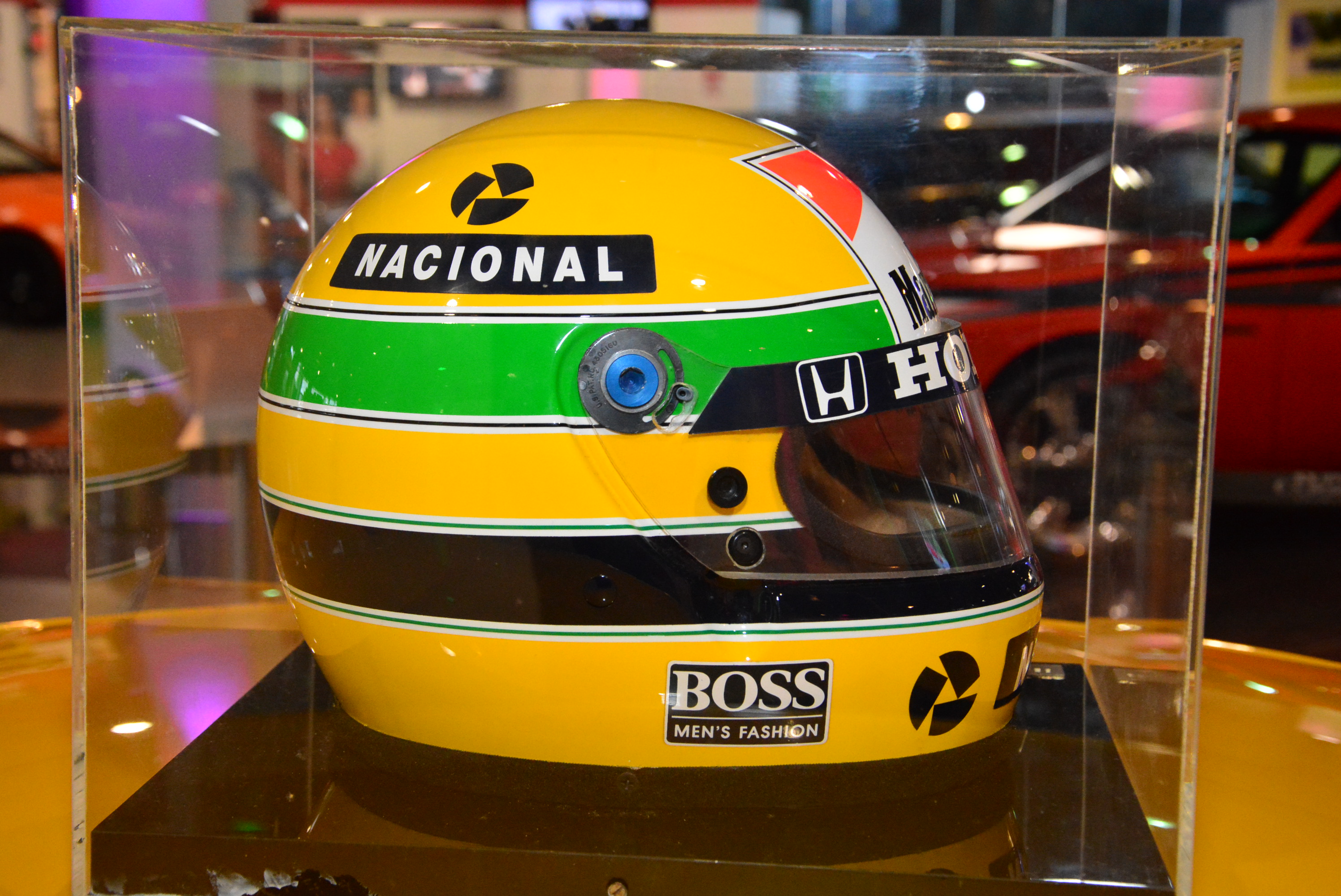 Capacete de Ayrton Senna é exposto em Gramado (RS) – Memória Motor